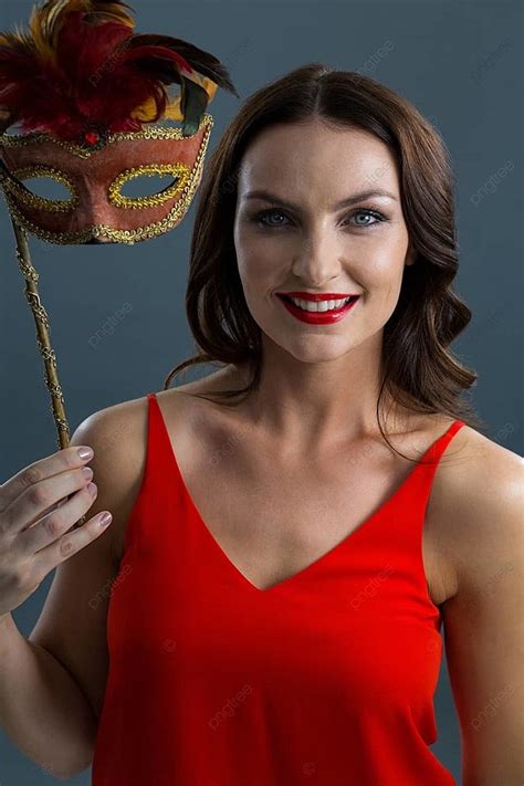 المرأة، أرض مستأجرة، قناع الحفلة التنكرية، بالمقابلة، الخلفية صورة