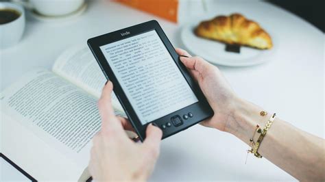 Kindle Colorsoft Amazon의 전자책 리더기 컬러 전략 Kindle Colorsoft Amazon의 전자책 리더기 컬러 전략
