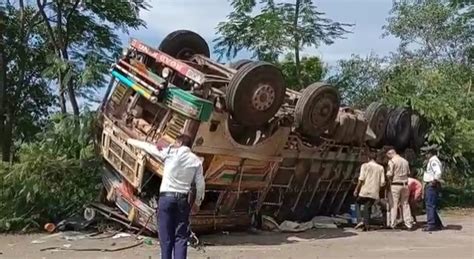 Cg Accident Breaking बाइक सवार के ऊपर पलटा कोयले