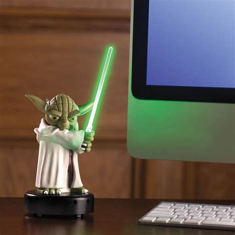 The Motion Activated Talking Master Yoda Figure Gadgetsin