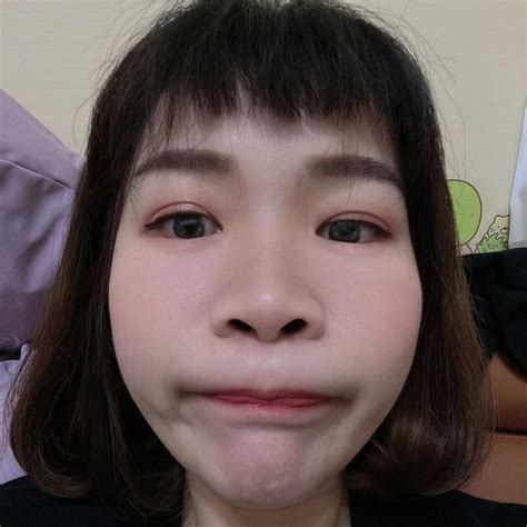 郵事嗎 🐶：我 😑：對方 電話響了 但主管剛好在忙 我就接起來 🐶 某某郵局妳好，我是🐶 （沒人說話） 🐶喂？你好？ 😑那個⋯你那邊是某某郵局嗎？ 🐶 是啊怎麼了嗎？ 😑我po上網的存款，都被