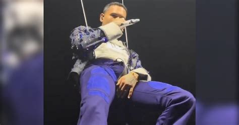 Chris Brown S Bulge Sends Fans Into A Frenzy After Toronto Concert