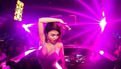 DJ Cewek Cakep Nan Seksi 18 KASKUS