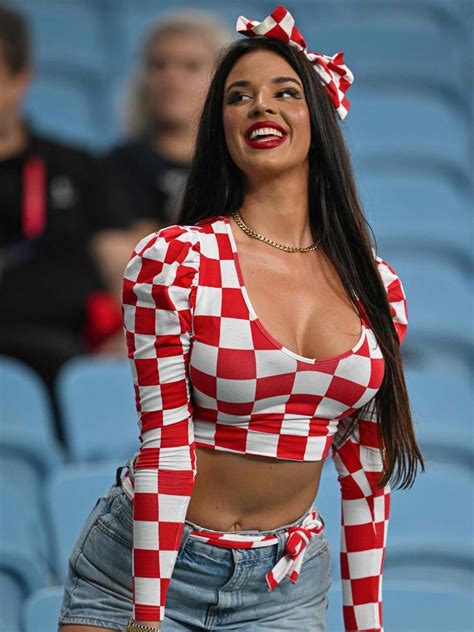 Fifa World Cup Final 2022 Fans Spot Topless Argentina Supporter
