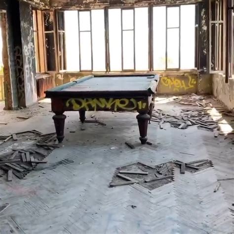 აფხაზეთის ზღვის სილამაზე და დანგრეული შენობა ერთ ვიდეოში 🥺 By აფხაზური ამბები • Аҧсуа ажәабжьқәa