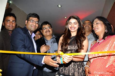 Prachi Desai Launches 10 Jewel Showroom