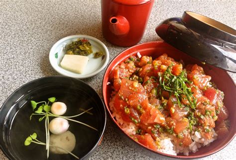大分県津久見の浜茶屋でランチ名物マグロステーキとひゅうが丼を食べてきたフレーズ大分