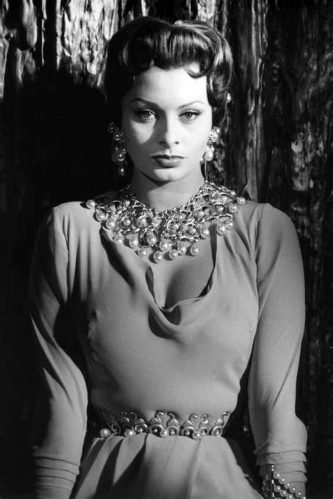 Sophia Loren S Iconic Style In Photos Artofit
