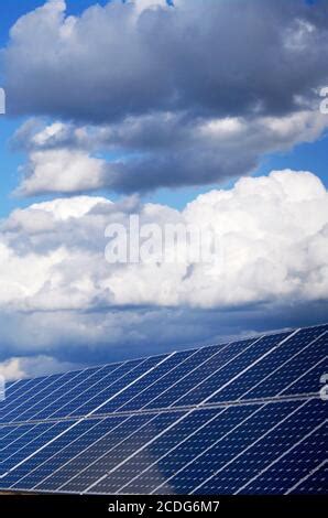 Photovoltaik Solarcell Panel Solardachkraftwerk Auf Dem Dach Eines Wohngebäudes Foto Voltaic