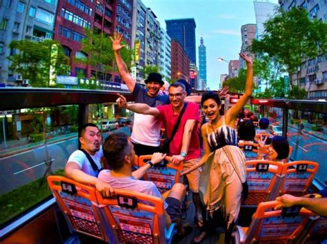 Taipei Hop On Hop Off Bus Review — How To Spend 1 Perfect Day On A
