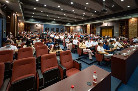 省审计厅党组书记、厅长卢荣春为党委中心理论学习扩大会议作专题辅导报告华南师大新闻网