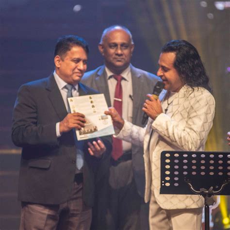 ශ්‍රී ලංකාවේ පළමු වරට සංගීත කණ්ඩායමක් වෙනුවෙන් මුද්දරය මේරියන්ස්ට Life Traveler