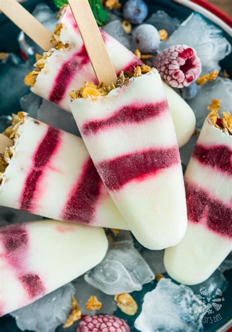 Сладолед на клечка с малини