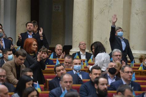 Одіозний «слуга народу Гетманцев Volodymyr Viatrovych