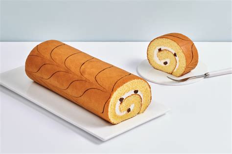 파리바게뜨 싱가포르 독립 58주년 이벤트…기네스북 등재 실키롤케익 할인