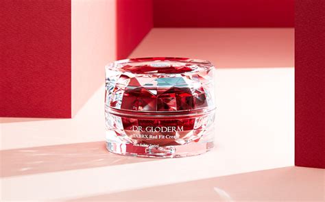 빨간 에너지로 채우는 피부 탄력 코스모폴리탄 코리아 Cosmopolitan Korea