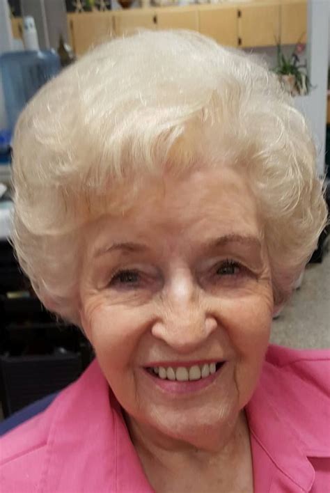 Pin By John Mckenna On Carol Short Hairdo Hair And Beauty Salon