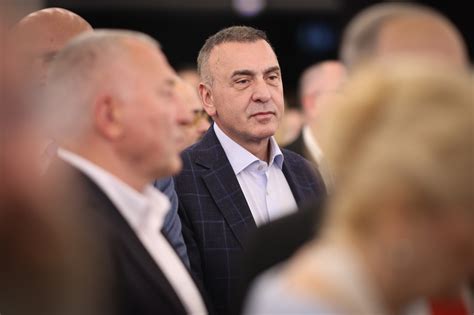 შალვა სიტყვით გამოსვლა აზერბაიჯანის რესპუბლიკის დამოუკიდებლობისადმი მიძღვნილ მიღებაზე