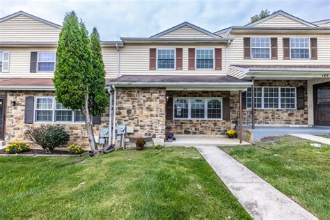 190 Chester Ct Downingtown Pa 19335 Townhome Rentals In Downingtown