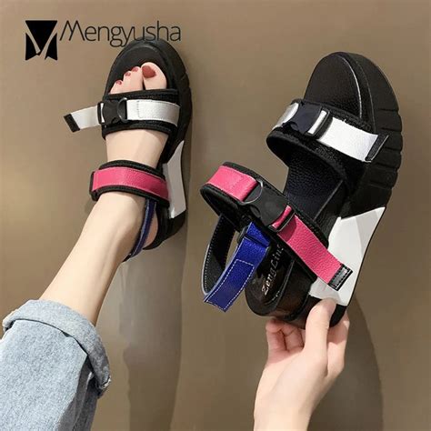 혼합 된 색상 버클 스 니 커 즈 플랫폼 신발 여자 크리퍼 오픈 발가락 검 투 Sandalias 웨지 발 뒤꿈치 비치 샌들 높은
