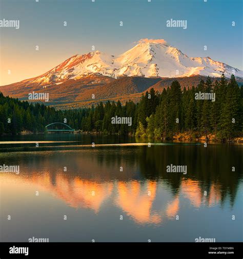 View On Mount Shasta From Lake Siskiyou Mt Shasta Is A Volcano At