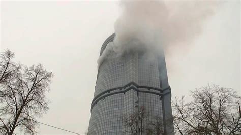 Украинский дрон пролетел перед глазами корреспондента Первого в Казани смотреть видео онлайн