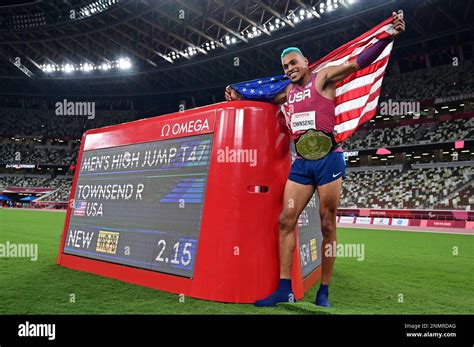 Usas Townsend Roderick Pose For Photo After Winning The Mens High