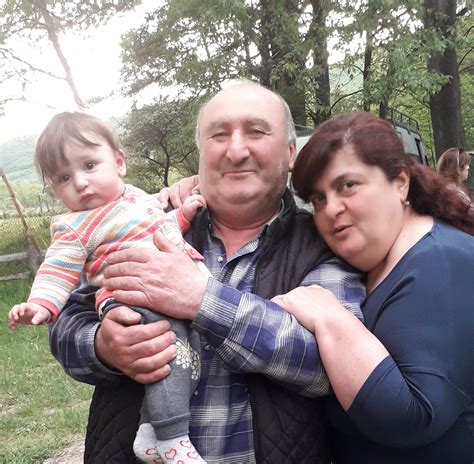 ვარდები ხვიჩა და მანანა ქარელის რაიონი სოფელ კეხიჯვარში ძამის ხეობა