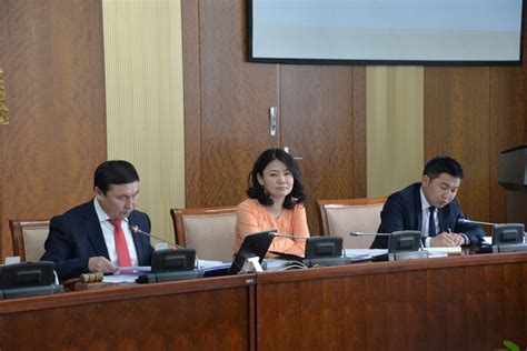 Хуулийн төслүүдийг хэлэлцэх нь зүйтэй гэж үзлээ Нямжавын БАТБАЯР