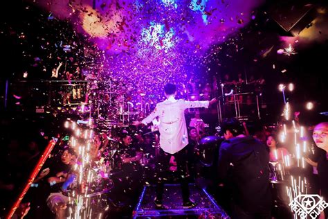 1 Club Lúc 1h Sáng Ko Những Ko đc Trả Công Mà Còn Mất Tiền động Lực Gì Khiến Mọi Ng Vui Chơi