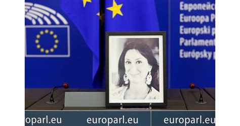 В памет на убитата журналистка Дафне Галиция ЕС прие закон за защита на критичните гласове от