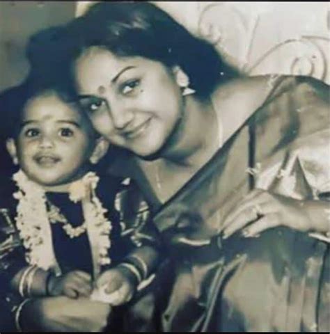 சிவாஜி கணேசன் கையில் இருக்கும் இந்த பிரபலம் யாருனு தெரியுதா பிரபல நடிகரின் மகள் இவர் News18