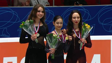 Женщины Церемония награждения Финал Гран при России по фигурному катанию 2022 23
