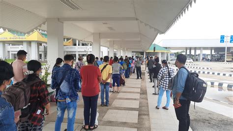 ထိုင်းနိုင်ငံမှ မြန်မာနိုင်ငံသားများ မြဝတီ အမှတ် ၂ ချစ် ကြည်ရေးတံတားမ