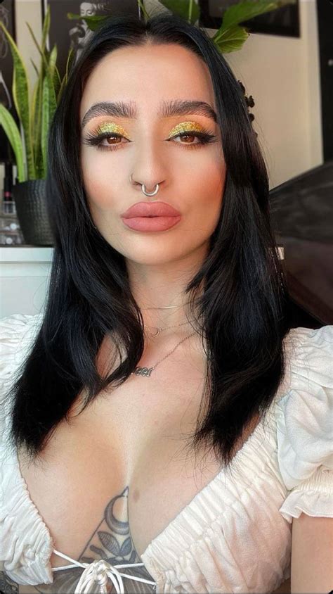 Discover More Like Upvotedbecauseboobs I Love Her Account Content However Those Overly Drawn In