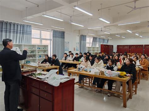 社团活动 定格植物芳华,标本铸就永恒 我院药用植物考察社开展药用植物腊叶标本制作培训 南阳职业学院中医中药学院 学工动态 社团活动 定格植物芳华,标本铸就永恒 我院药用植物考察社开展药用植物腊叶标本制作培训 南阳职业学院中医中药学院 学工动态