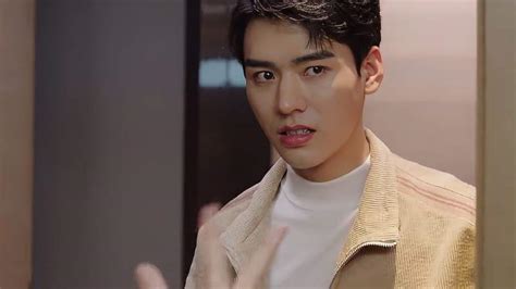 鹿方宁一个人去酒店，凌睿怕她吃亏，冲进门看到一个人瞬间放心了影视爱情片好看视频