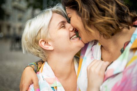 Close Up Lesbian Kissing Stok Fotoğraf Resimler Ve Görseller Istock