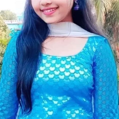 バスルームで楽しむ美しいbhabhi xHamster