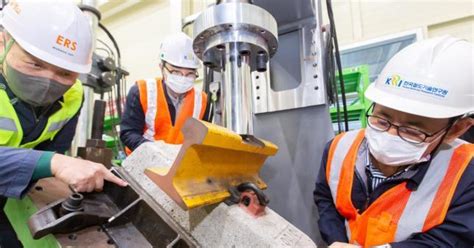 철도연 자동화 제어기기 탑재 레일 자동화 연마장치 개발