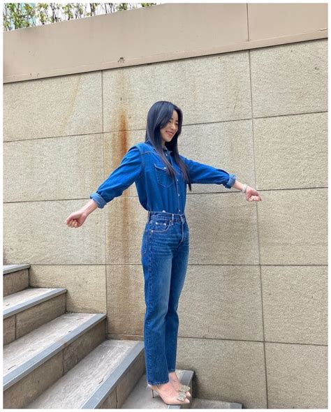 임지연 청청패션에 코디한 핑크 구두 하이힐 브랜드는 제이블