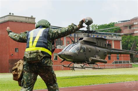 漢聲廣播電臺 陸軍航特部602旅今天派遣oh 58d戰搜直升機執行跨區增援兵力的部署，從第5作戰區飛往第3作戰區，