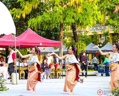 ผู้ช่วยศาสตราจารย์ ดร เรืองเดช ศิริกิจ ผู้อำนวยการสำนักทดสอบทางการศึกษาและจิตวิทยา พร้อมด้วย คณะ