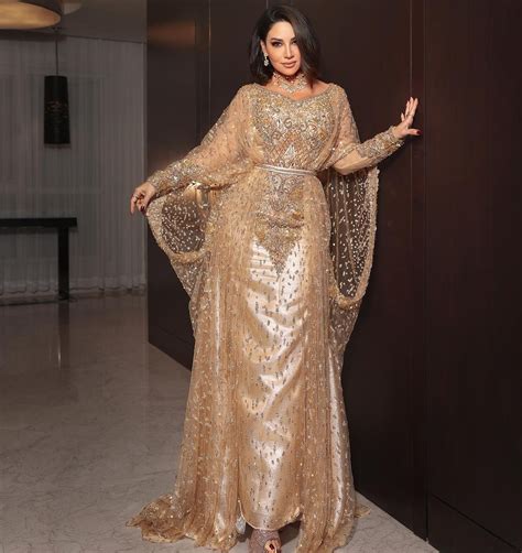 أناقة محتشمة في إطلالات ديانا حداد بتنسيقات الفساتين الطويلة مجلة هي