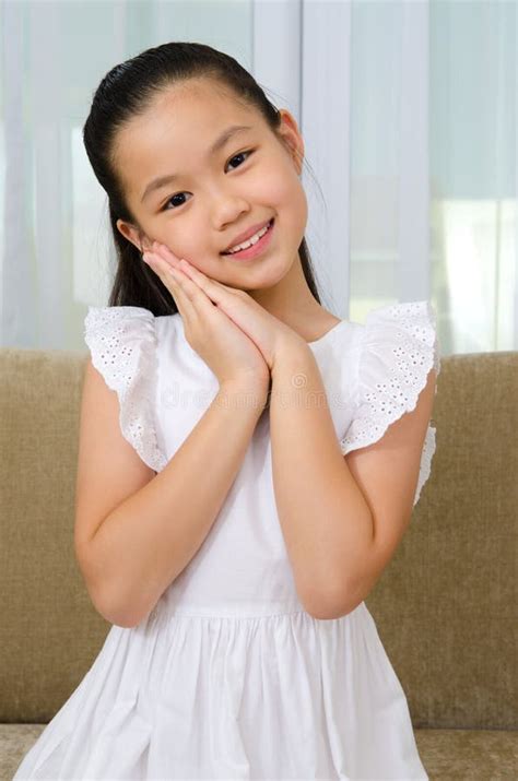 Ragazza Asiatica Bella Immagine Stock Immagine Di Sorriso 65181167