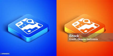 파란색과 주황색 배경에서 격리된 도시 지도 탐색 아이콘의 Isometric 인포그래픽입니다 모바일 앱 인터페이스 컨셉 디자인 지오라세이션 개념 정사각형 버튼입니다 벡터 3