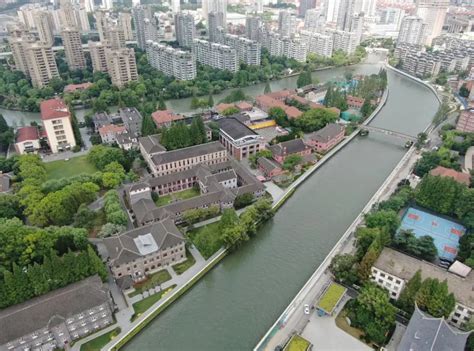 上海市长宁区人民政府 flash焦点 漫游长宁感受书香水韵换个方式游苏河华政段 爱申活暖心春