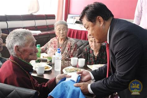 Улс төрийн хилс хэрэгт хэлмэгдэгсдийн дурсгалыг хүндэтгэлээ