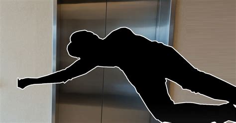 문 열린 엘리베이터 탔는데 아파트 경비원 사망