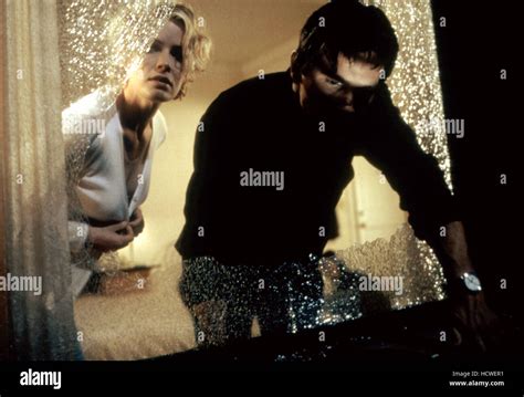 Hollow Man Elisabeth Shue Josh Brolin 2000 Ccolumbia Picturescourtesy Everett Collection